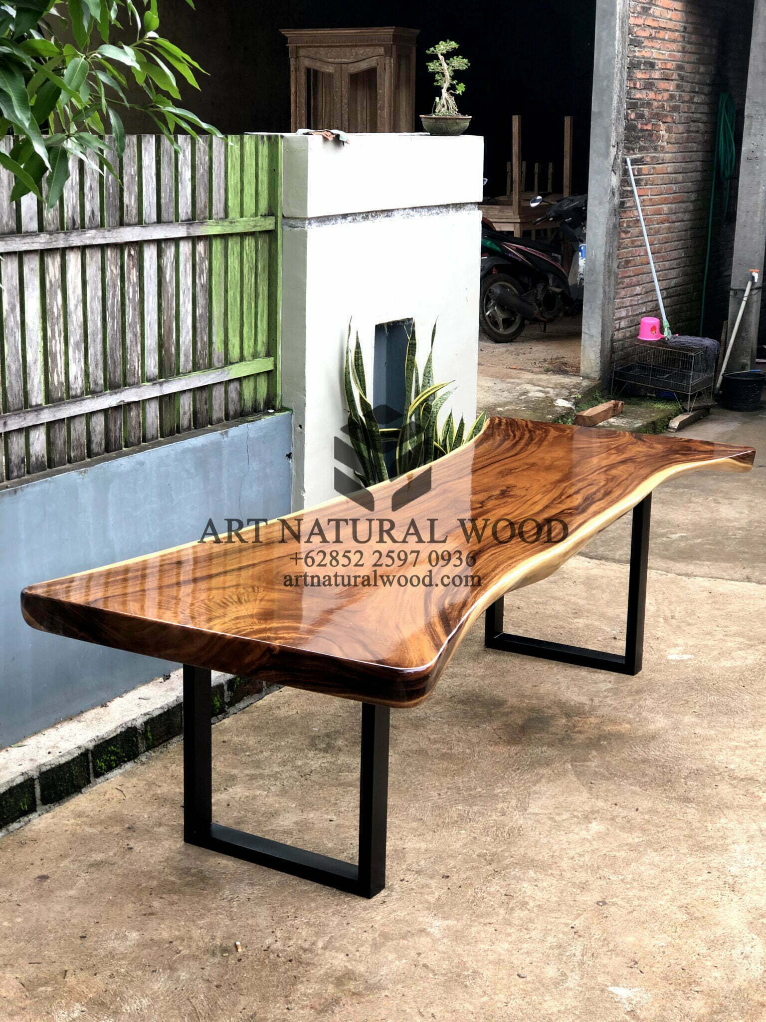 Meja Resin Kayu Besar Trembesi Solid - ART NATURAL WOOD