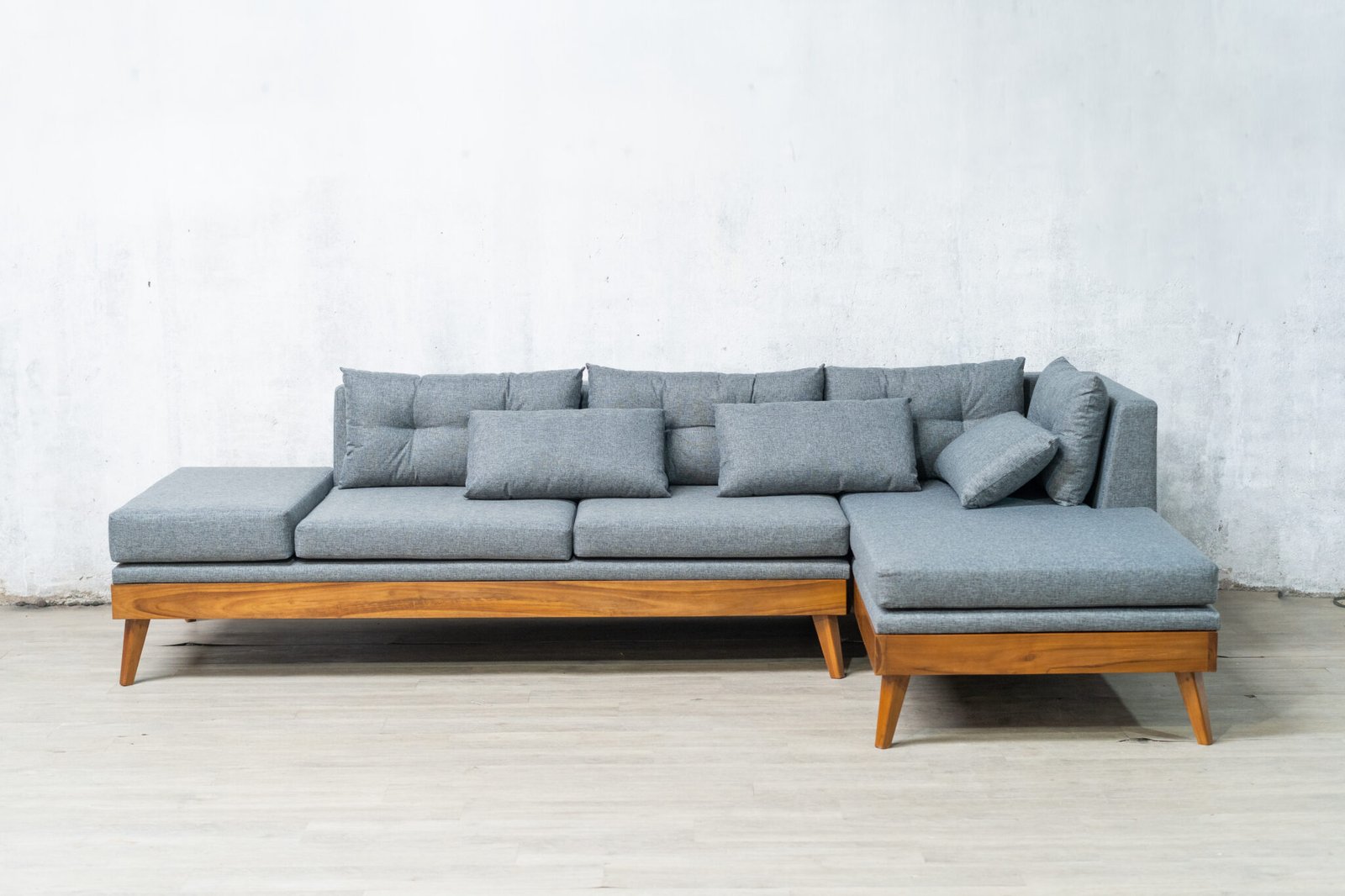 4 Ide Desain Sofa Ruang Tamu yang Sedang Populer